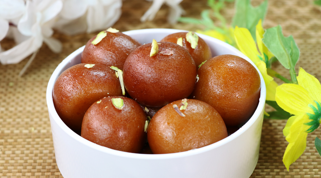 ଏଥର ରାକ୍ଷୀରେ ଘରେ ପ୍ରସ୍ତୁତ କରନ୍ତୁ ଗୋଲାପଜାମୁ