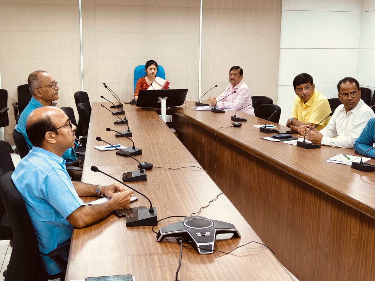 ସମ୍ଭାବ୍ୟ ବାତ୍ୟା ମୁକାବିଲା ପାଇଁ ପୌରସଂସ୍ଥାର ପ୍ରସ୍ତୁତି ସମୀକ୍ଷା କଲେ ଗୃହ ...